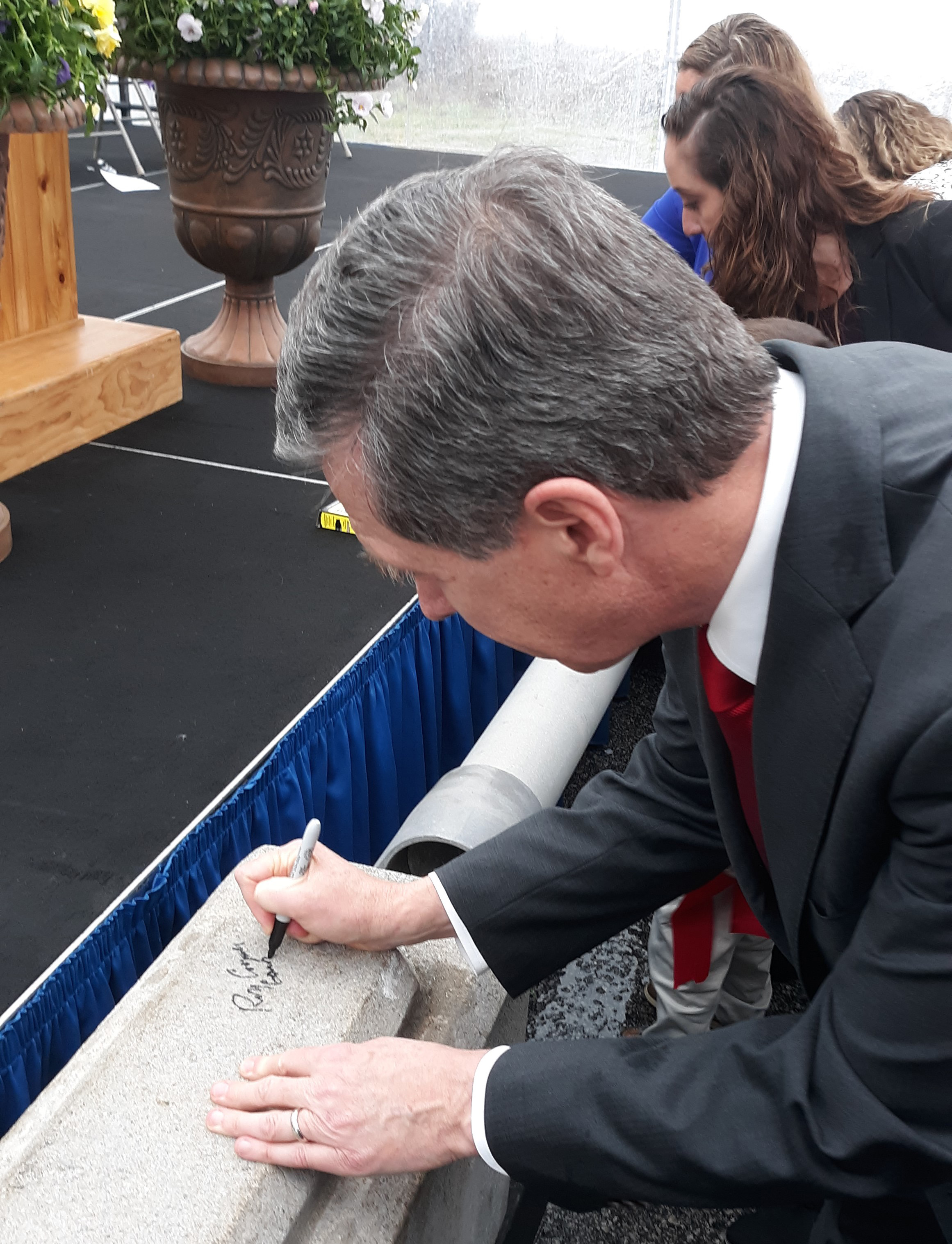 Roy Cooper signs old Bonner Bridge abutment, April 2, 2019 | Ocracoke ...